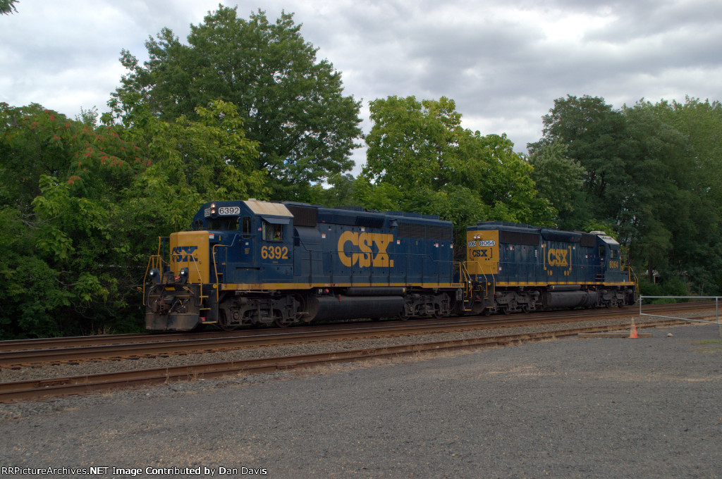 CSX GP40-2 6392 leads C761-15